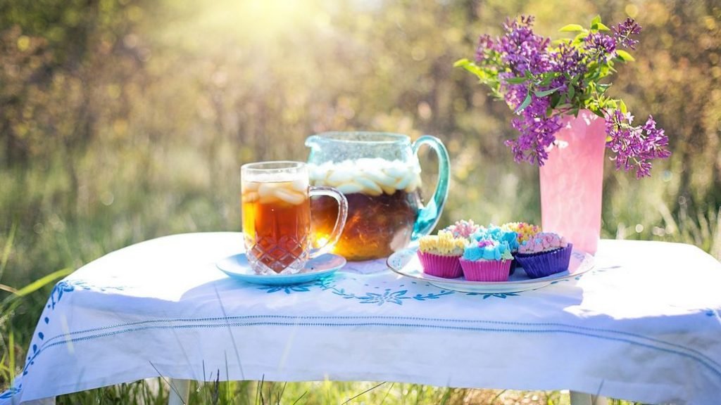 Hot Tea In Summer? Best Teas To Drink In Warm Weather