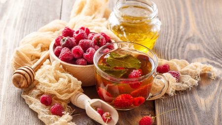 Hot Tea In Summer? Best Teas To Drink In Warm Weather